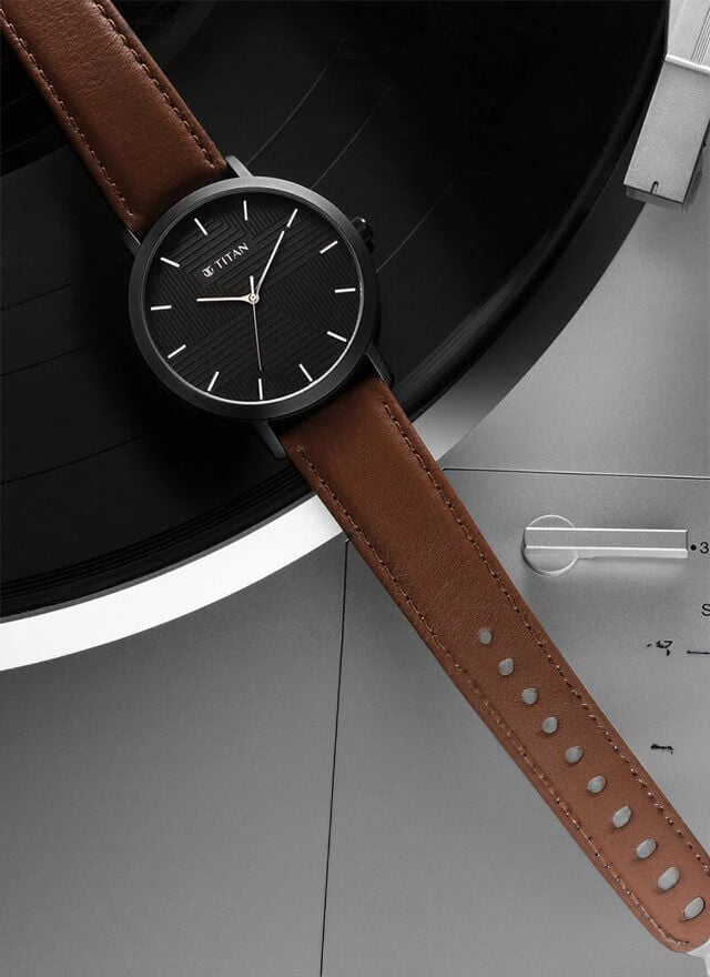 What Is an Analog Watch? A Complete Guide | Titan Blog