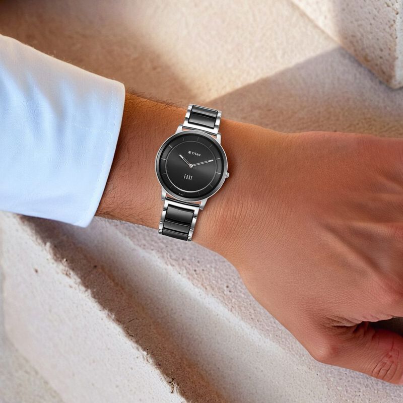 Buy Online Titan Edge Fusion Quartz Analog Black Dial Two Toned Steel ...