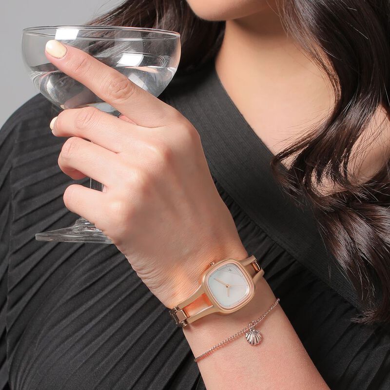 Buy Online Fastrack Pulse Quartz Analog Mother Of Pearl Dial Metal ...