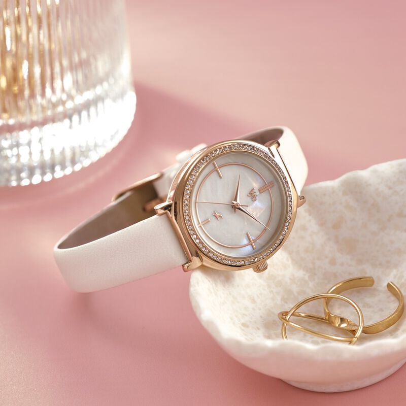 Buy Online Fastrack Vyb Spotlight Quartz Analog Mother of Pearl Dial ...