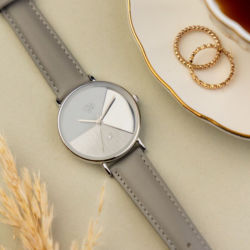 Buy Online Fastrack Vyb Muse Quartz Analog Multicoloured Dial Leather ...