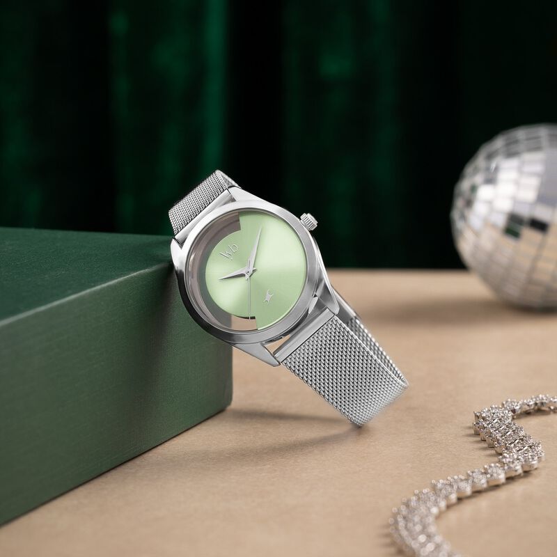Buy Online Vyb Runway By Fastrack Quartz Analog Green Dial Silver ...