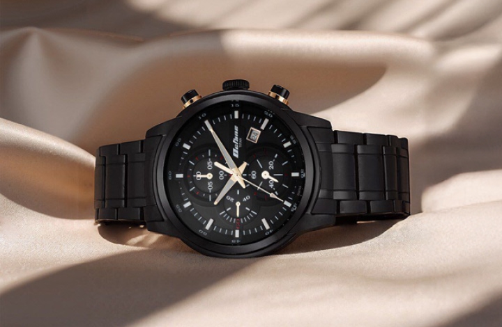 Which Wrist to Wear Your Titan Watch On | Style Guide | Titan Blog