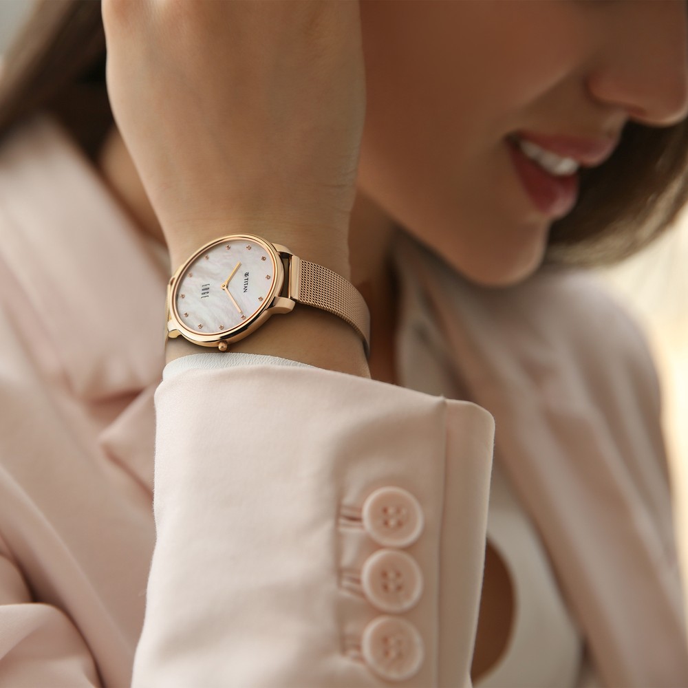 Buy Online Titan Edge Metal Ladies Allure Quartz Analog Mother Of Pearl ...