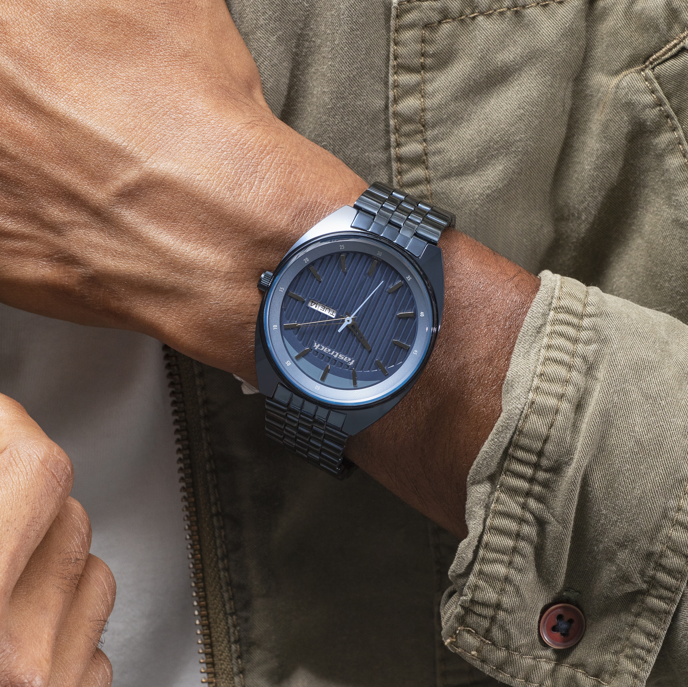 Buy Online Fastrack Snob X Blue Dial Metal Strap Watch for Guys ...