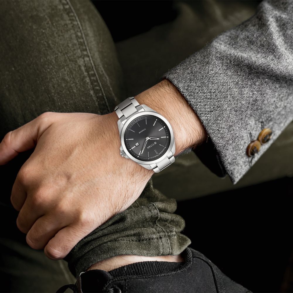 Buy Online Titan Titanium Quartz Analog Black Dial Titanium Strap Watch ...